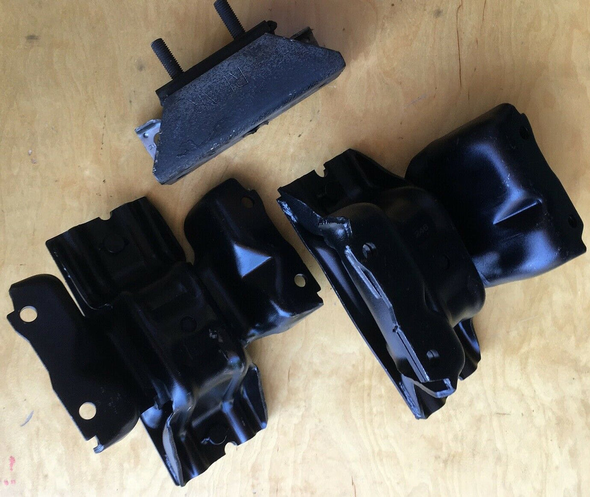 9LL107 3pc Motor Mounts fit Ford Excursion 6.8L Engine 2000 - 2005 RWD ...